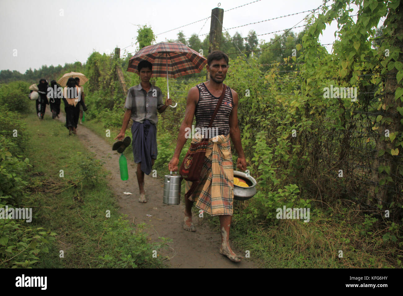 Myanmar: Rohingya refugees fleeing military operation in Myanmar’s ...