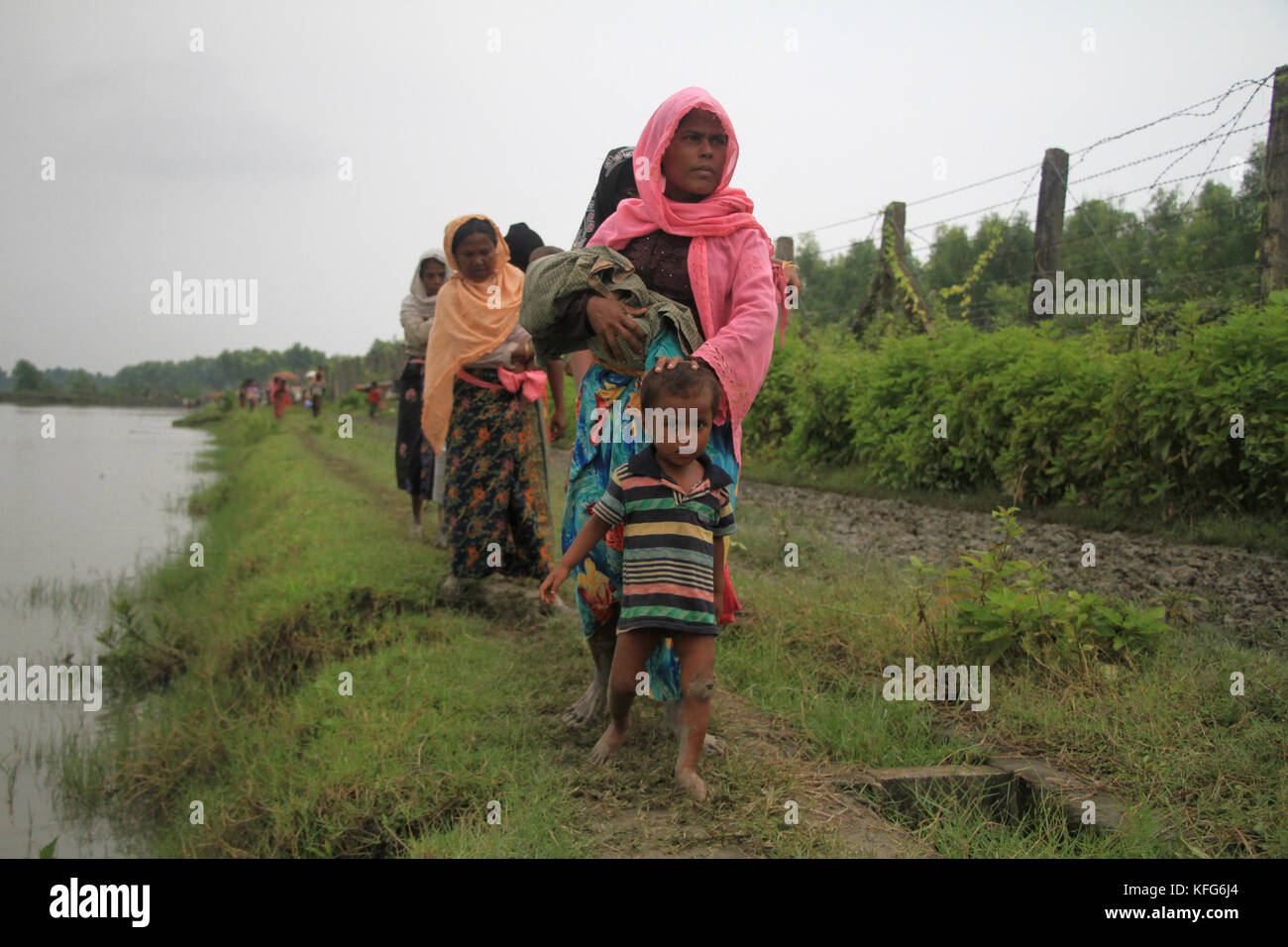 Myanmar: Rohingya refugees fleeing military operation in Myanmar’s ...