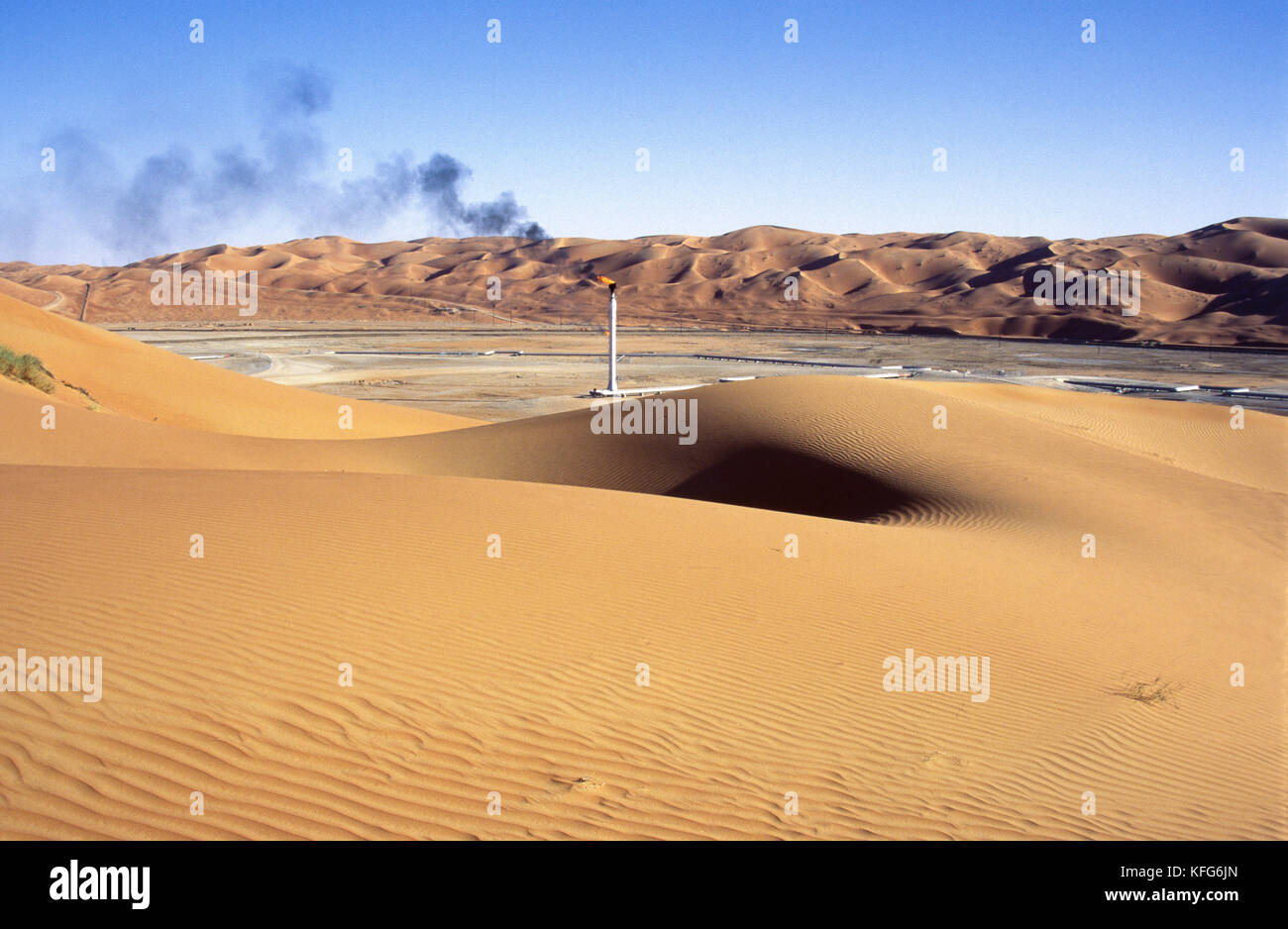 Shaybah gas oil separation plant hi-res stock photography and images ...