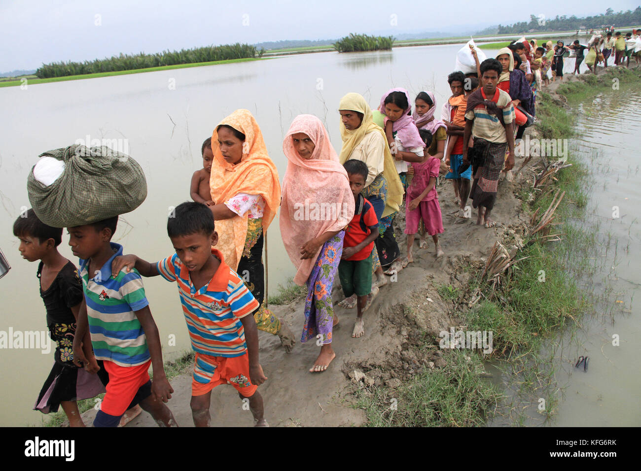 Myanmar: Rohingya refugees fleeing military operation in Myanmar’s ...