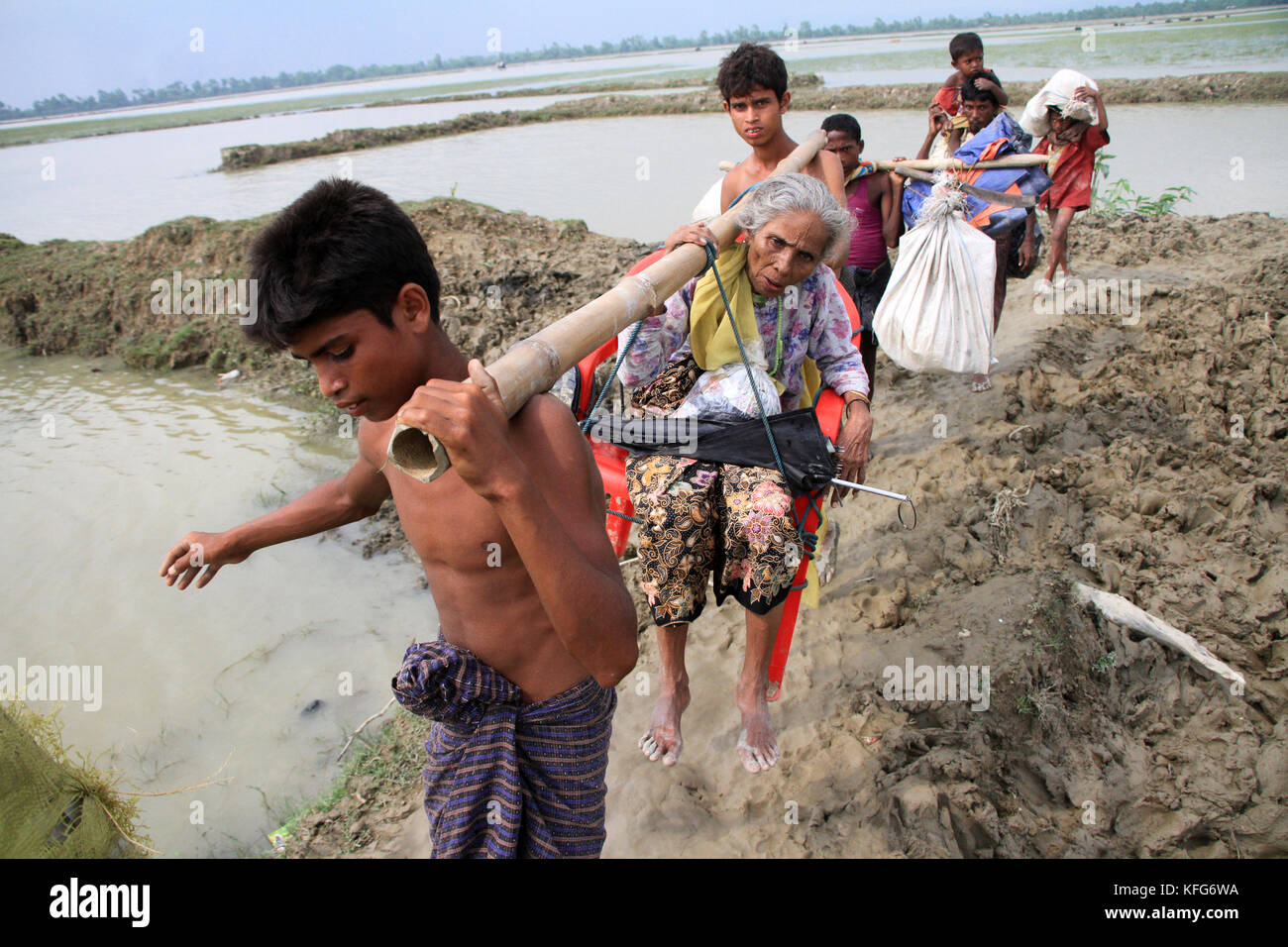 Bangladesh: Rohingya refugees fleeing military operation in Myanmar’s ...