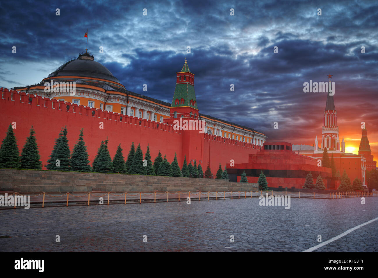Kremlin - a fortress in the center of Moscow, the main socio-political ...