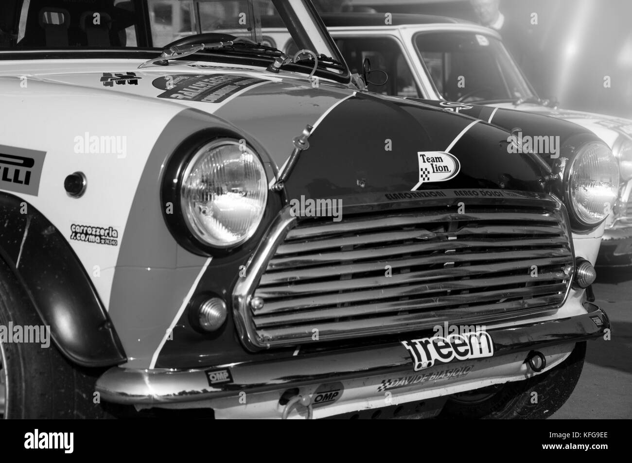 Classic british racing green mini hi-res stock photography and images ...