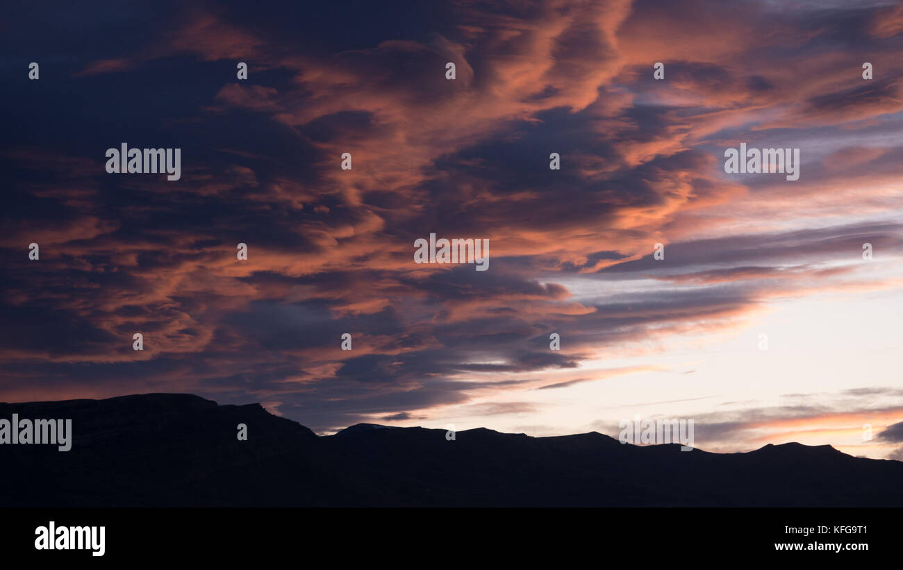 Sun setting over mountain range hi-res stock photography and images - Alamy