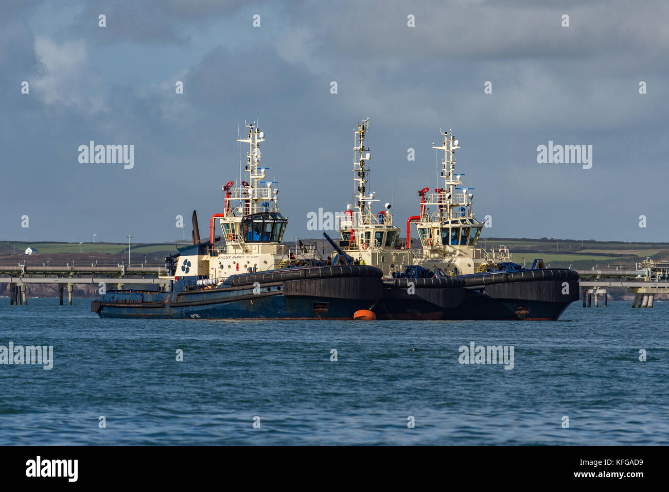 Lng gas marina hi-res stock photography and images - Alamy