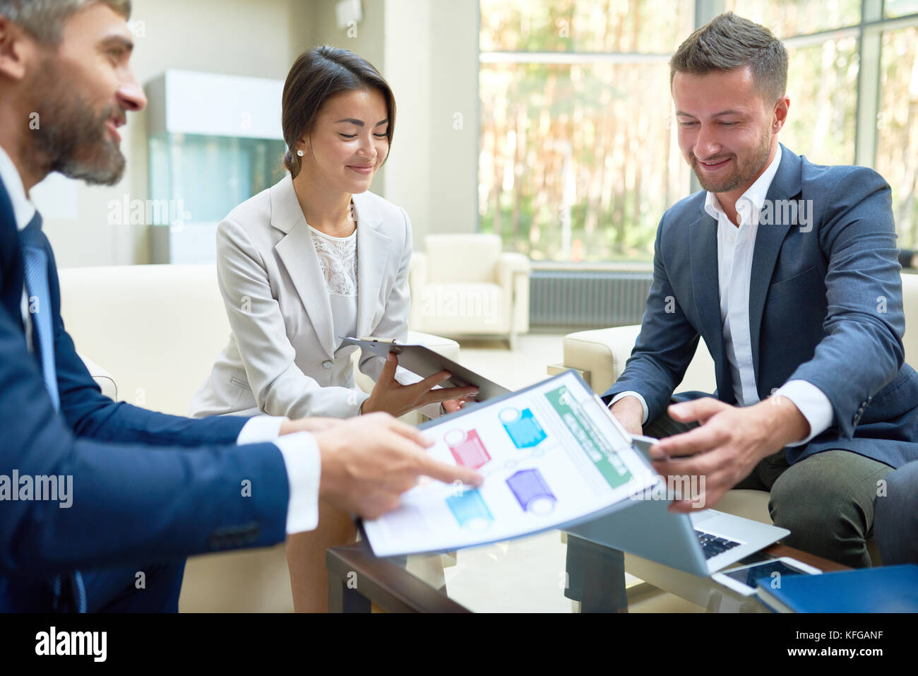 Successful team hi-res stock photography and images - Alamy