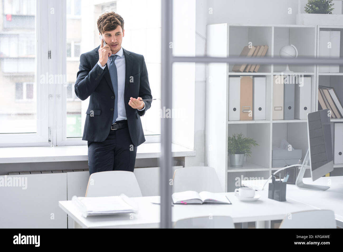 Office boss speaking hi-res stock photography and images - Alamy