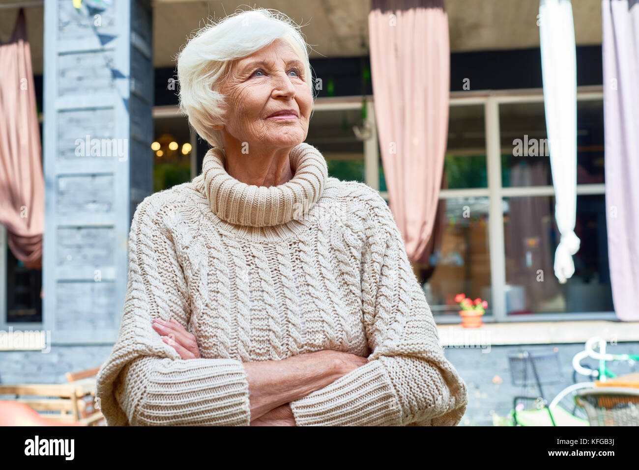 Beautiful senior woman spending hi-res stock photography and images - Alamy