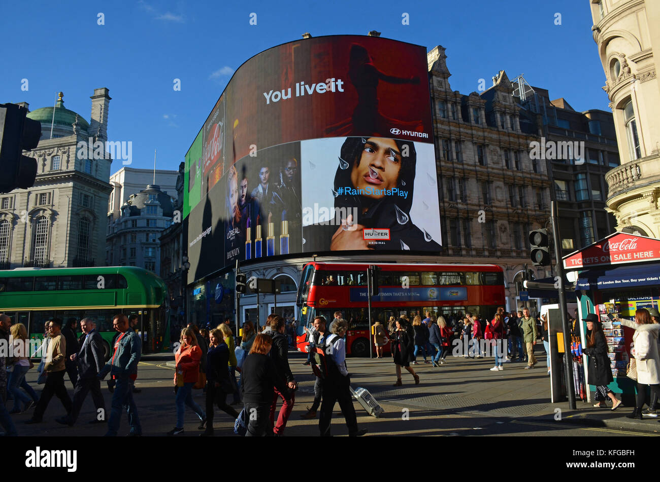 London, UK, 27/10/2017 New curved screen Piccadilly bilboard switched ...