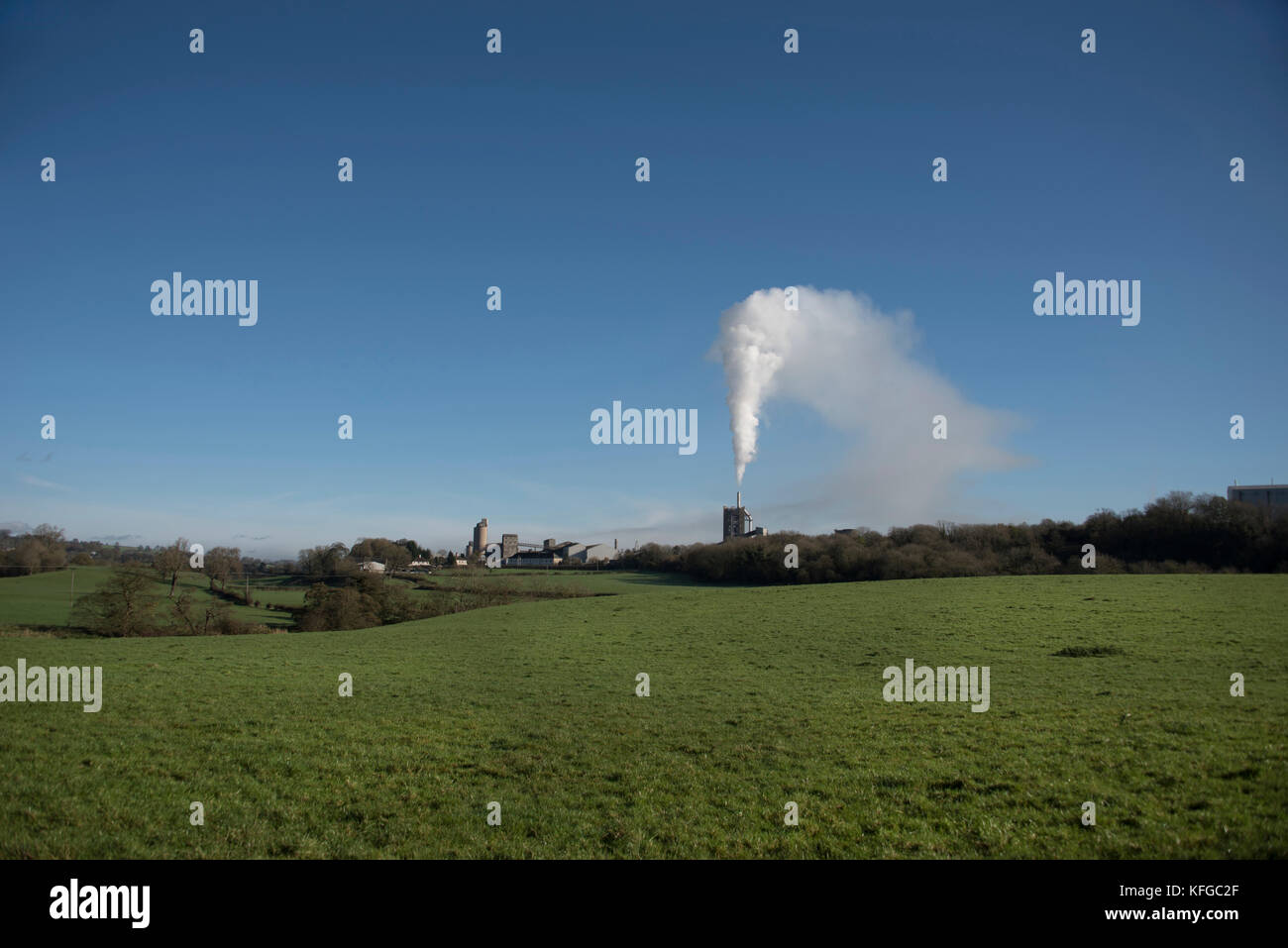 Smoke plume from Castle Cement, Clitheroe, Ribble Valley, Lancashire ...