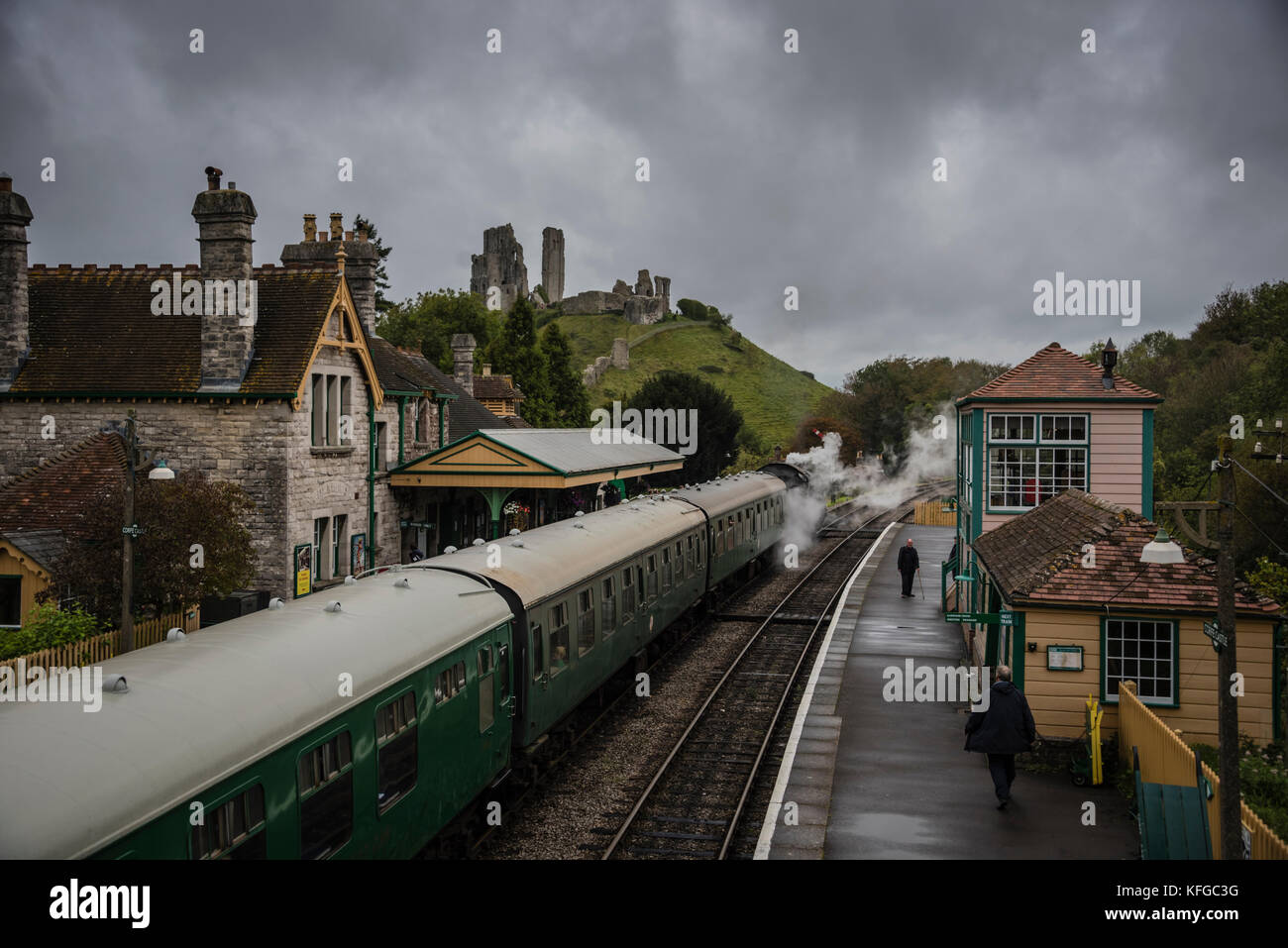 Train preserved railway railways hi-res stock photography and images ...