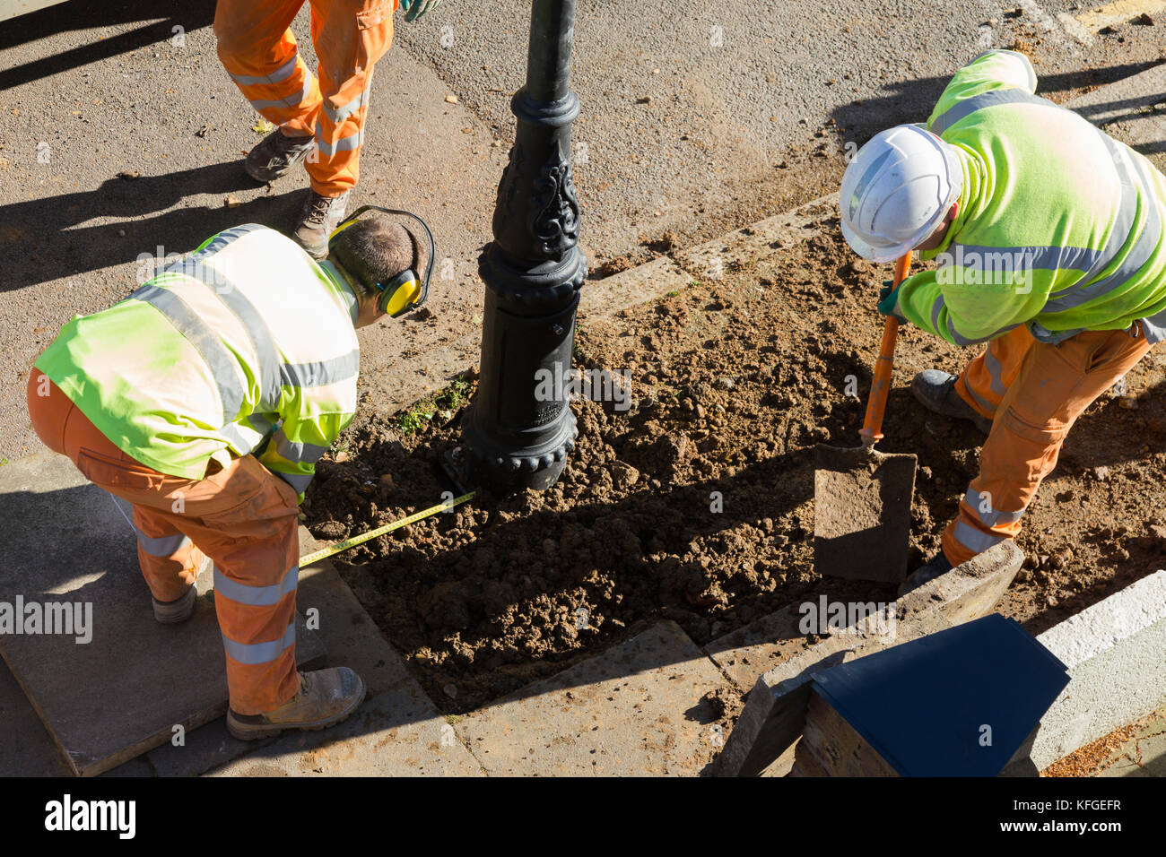 Street lamp repair maintenance hi-res stock photography and images - Alamy