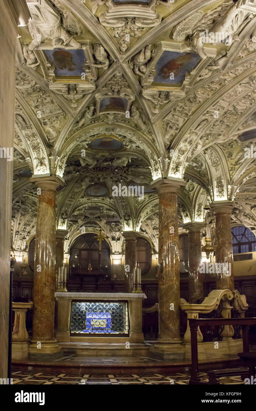 MILAN, ITALY - MAY 11 2015: Coro Jemale crypt under Milano Duomo ...