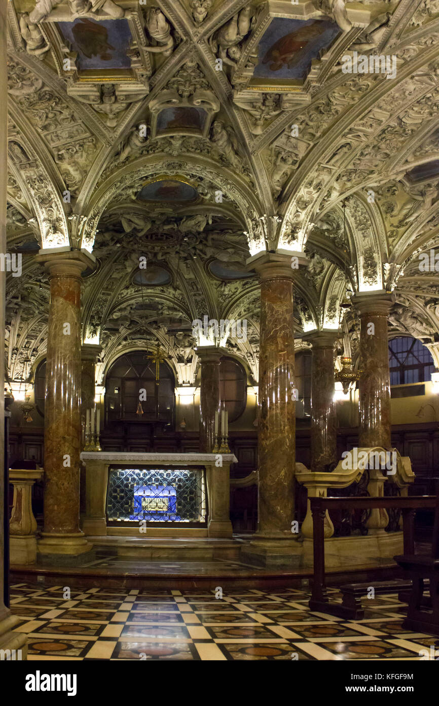 MILAN, ITALY - MAY 11 2015: Coro Jemale crypt under Milano Duomo ...