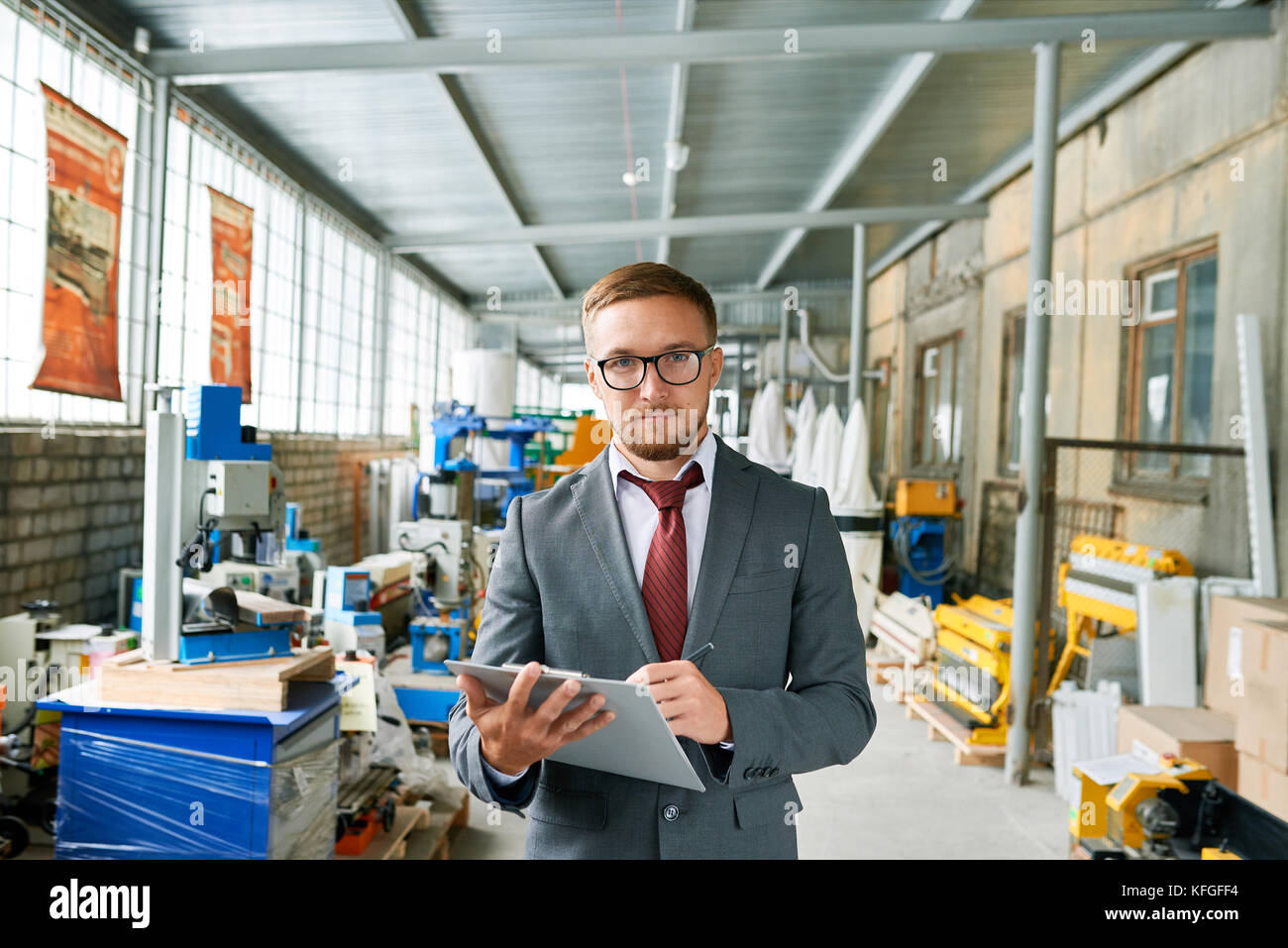 Seller of glasses hi-res stock photography and images - Alamy
