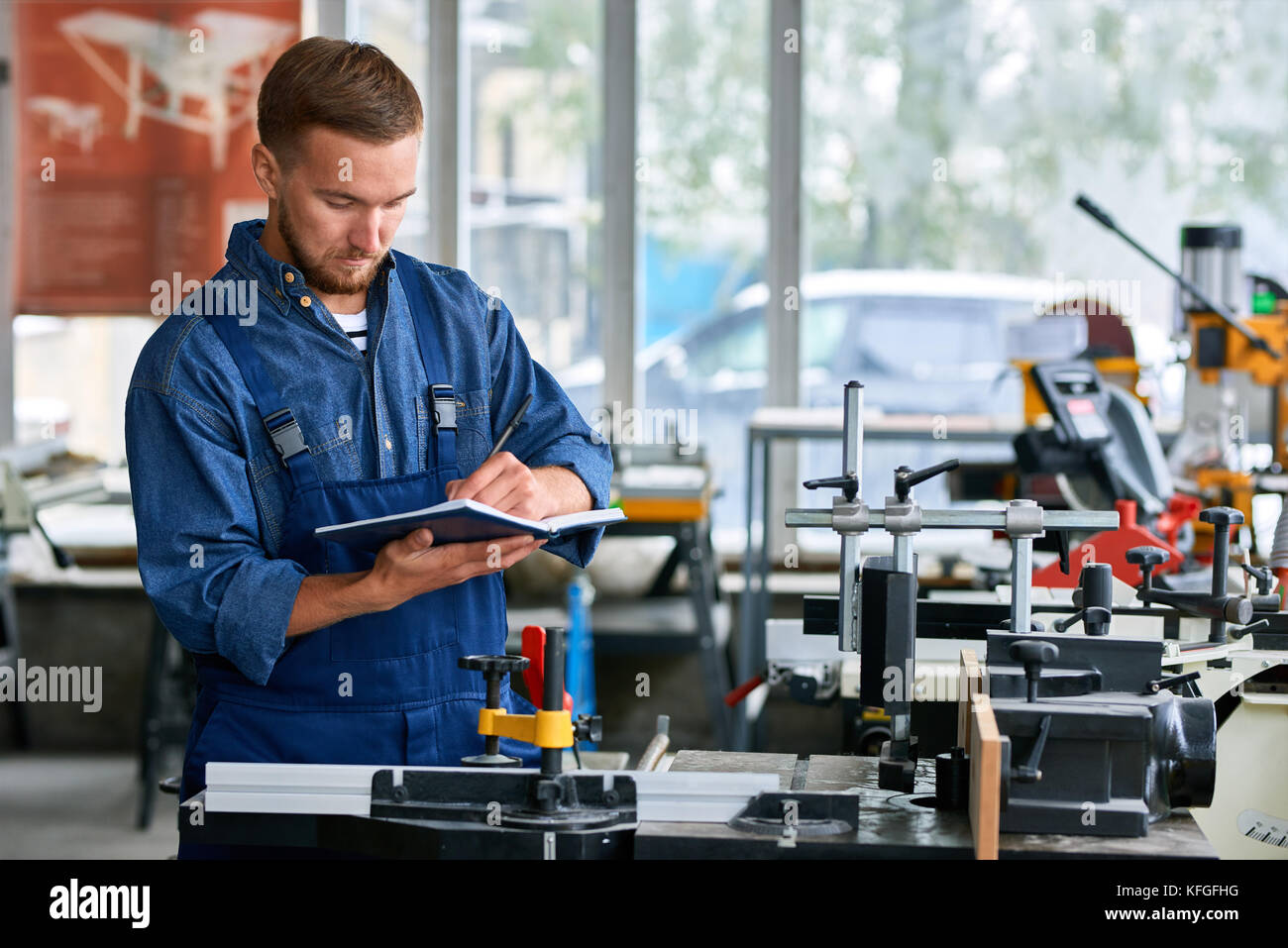 Workman in Machine Units Showroom Stock Photo - Alamy