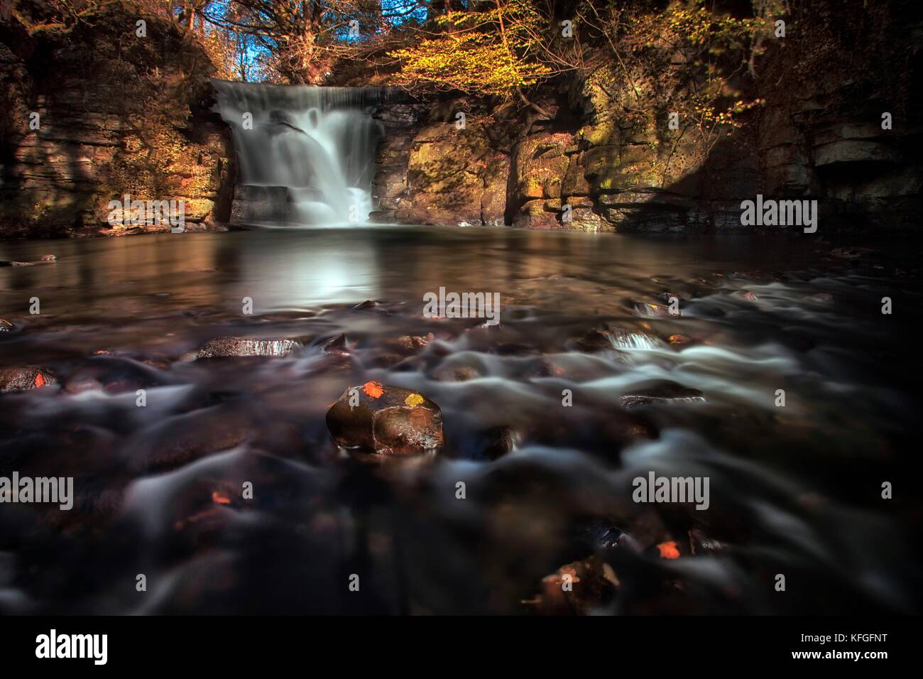 Wet waterfalls hi-res stock photography and images - Alamy
