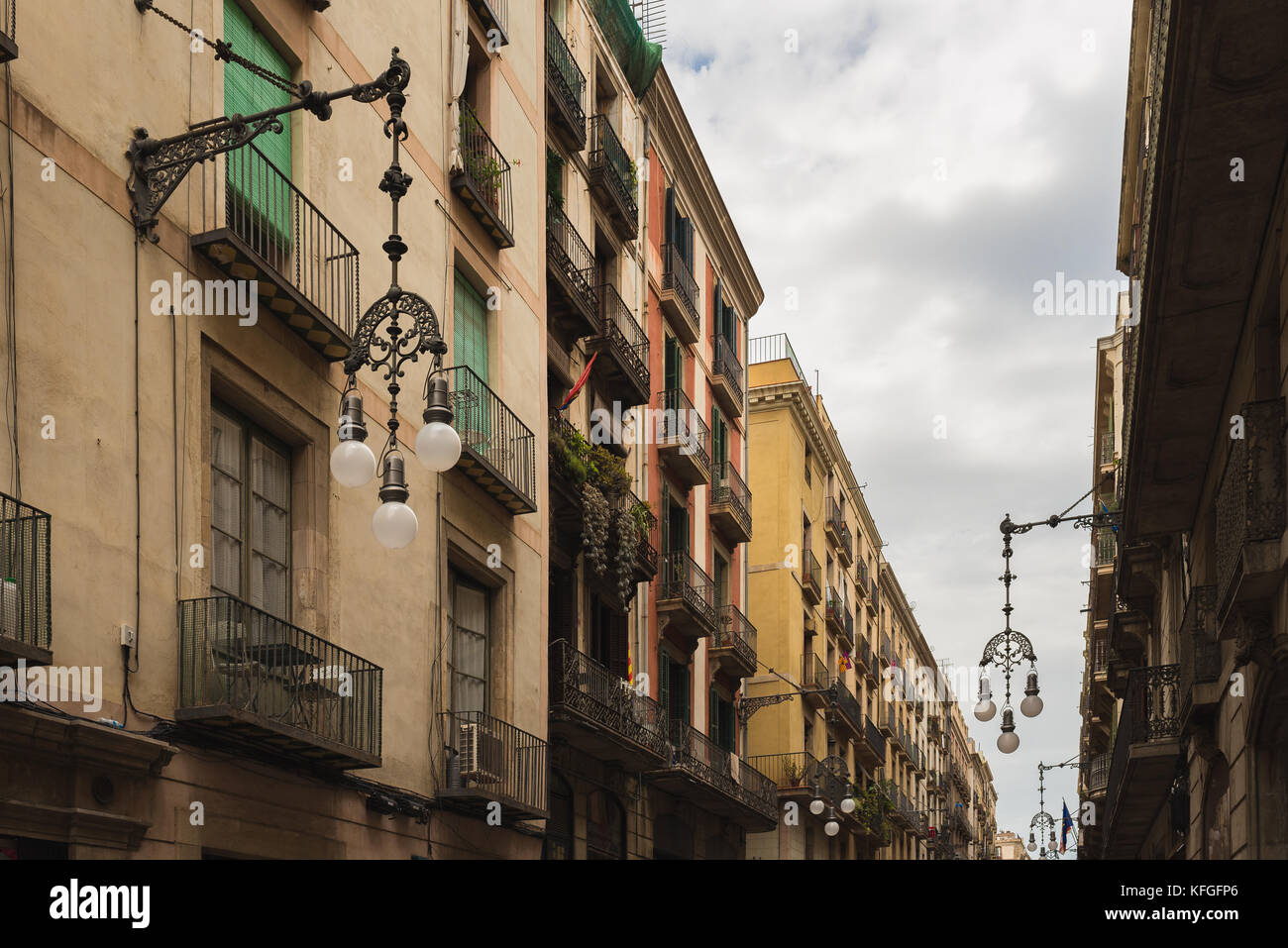 Street lamps barcelona hi-res stock photography and images - Alamy