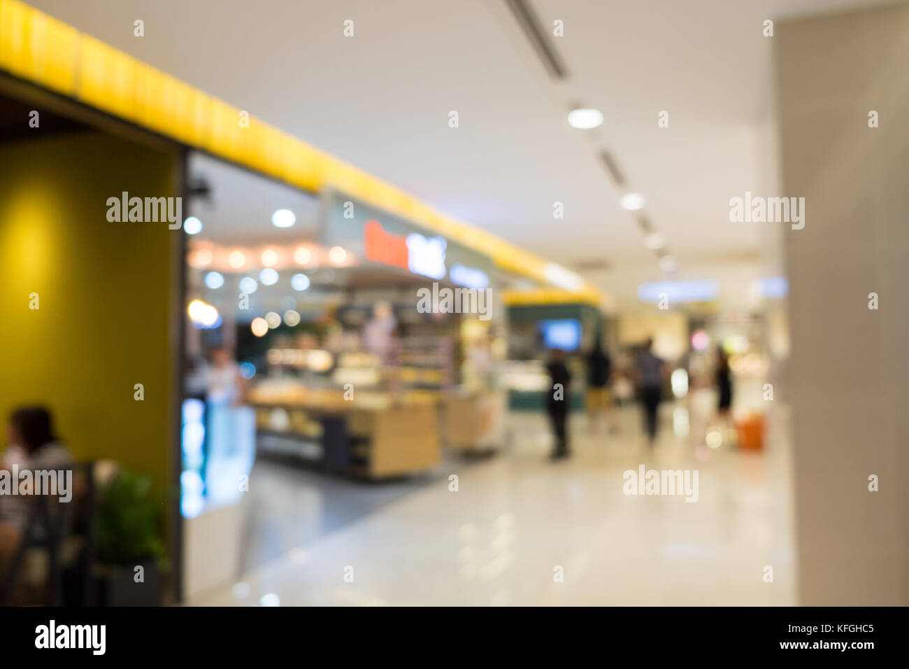 Inside shopping mall hi-res stock photography and images - Alamy