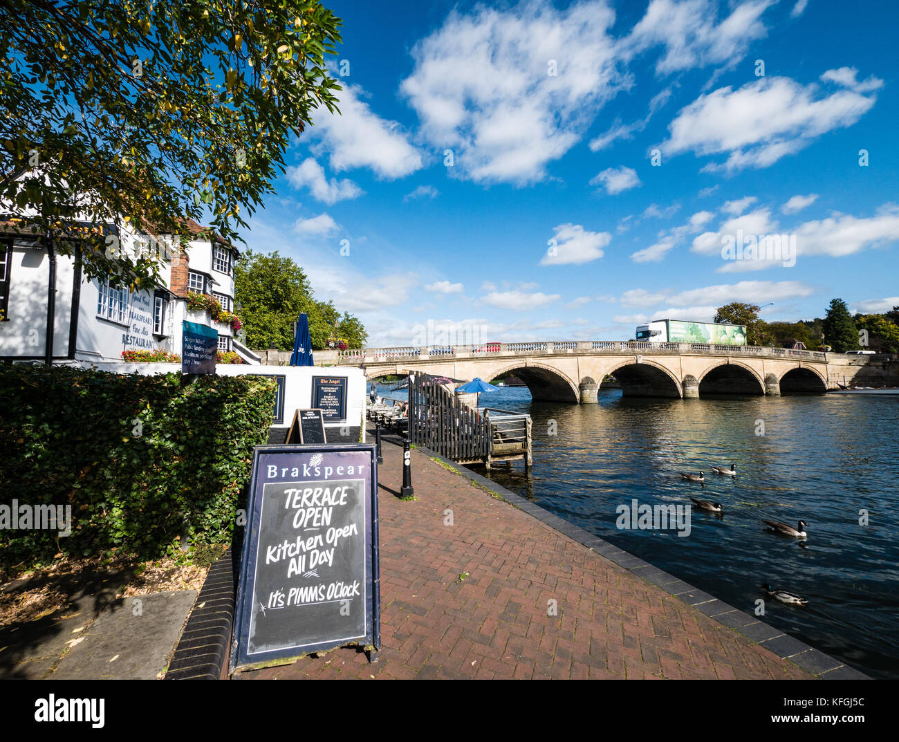 The Angel on the Bridge, Henley Bridge, River Thames, Henley-on-Thames ...