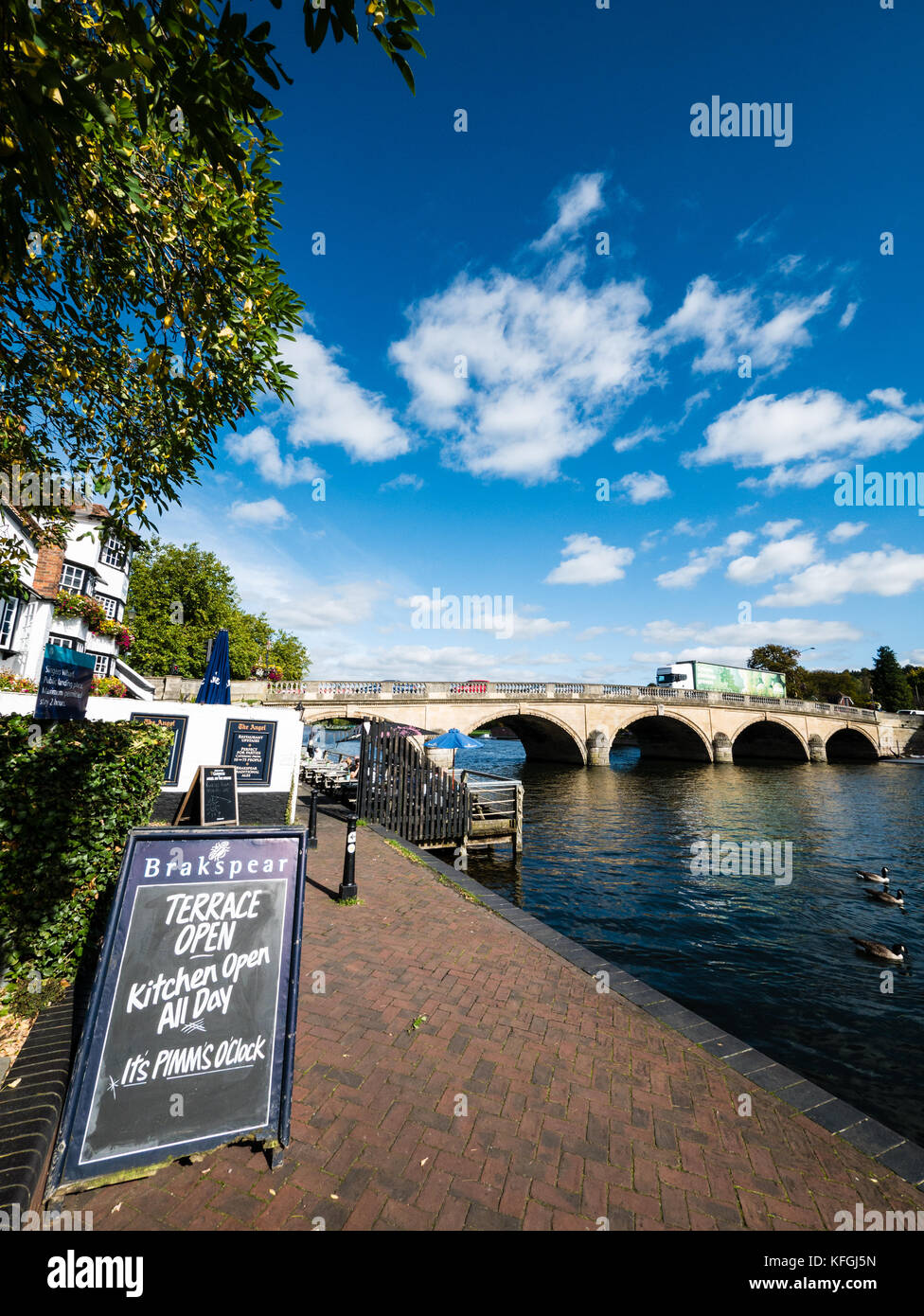 The Angel on the Bridge, Henley Bridge, River Thames, Henley-on-Thames ...