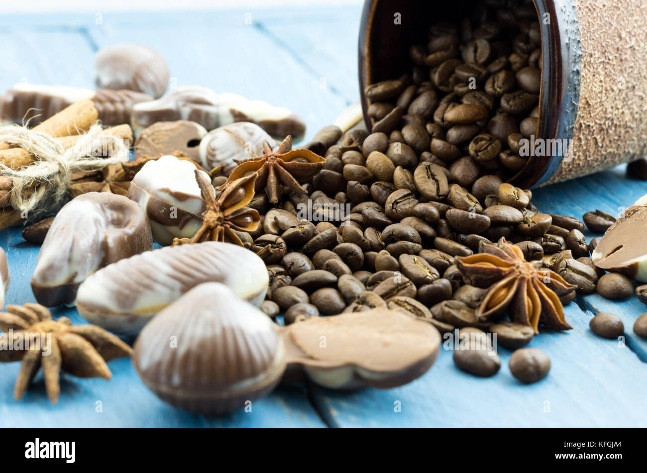 Composition of coffee beans, chocolate and spices. Coffee aroma Stock ...