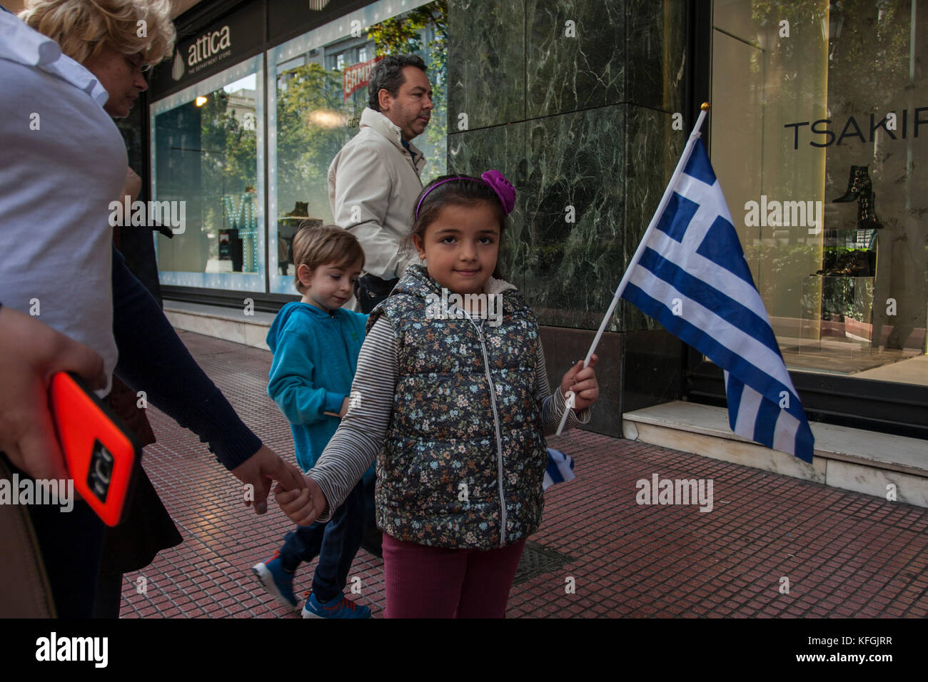 Athens, Greece. 28th Oct, 2017. People all over Greece commemorate OXI ...