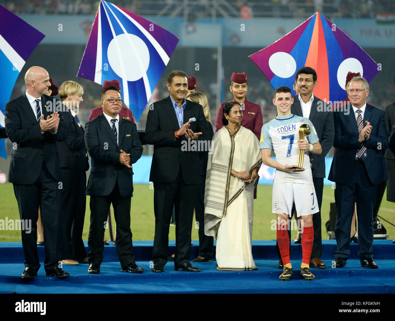 Kolkata, India. 28th Oct, 2017. England Philip Foden (jersey 7 ...