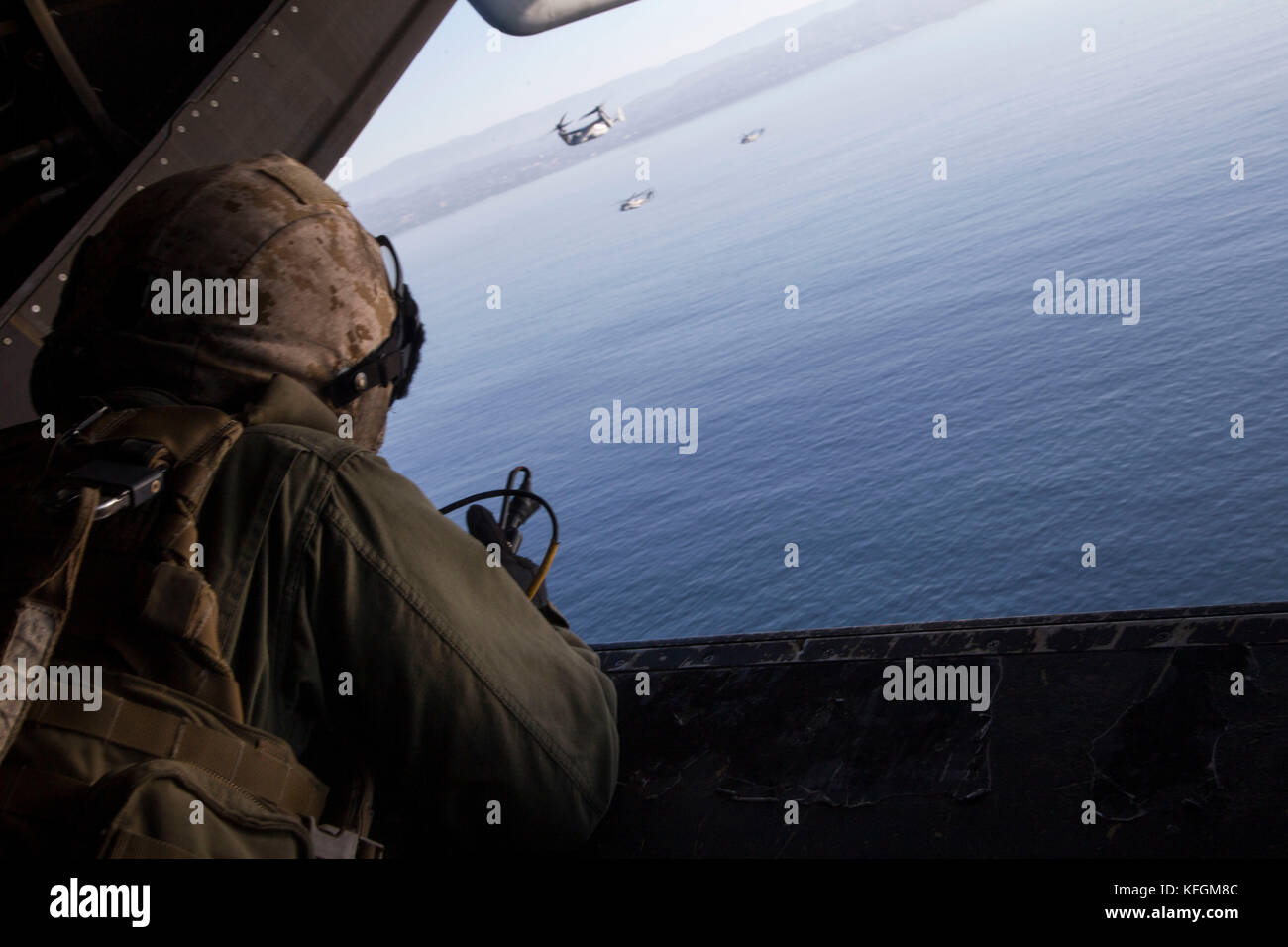 MV-22B Osprey crew chief with Marine Medium Tiltrotor Squadron 166 ...