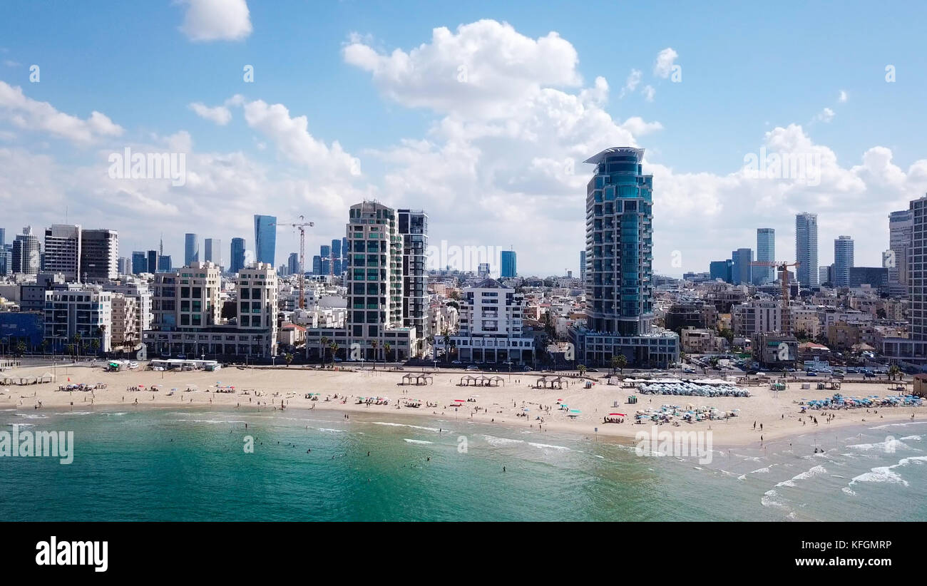 Summer skyline and beach hi-res stock photography and images - Alamy