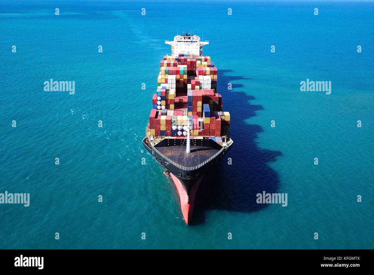 Aerial view above cargo ship hi-res stock photography and images - Alamy