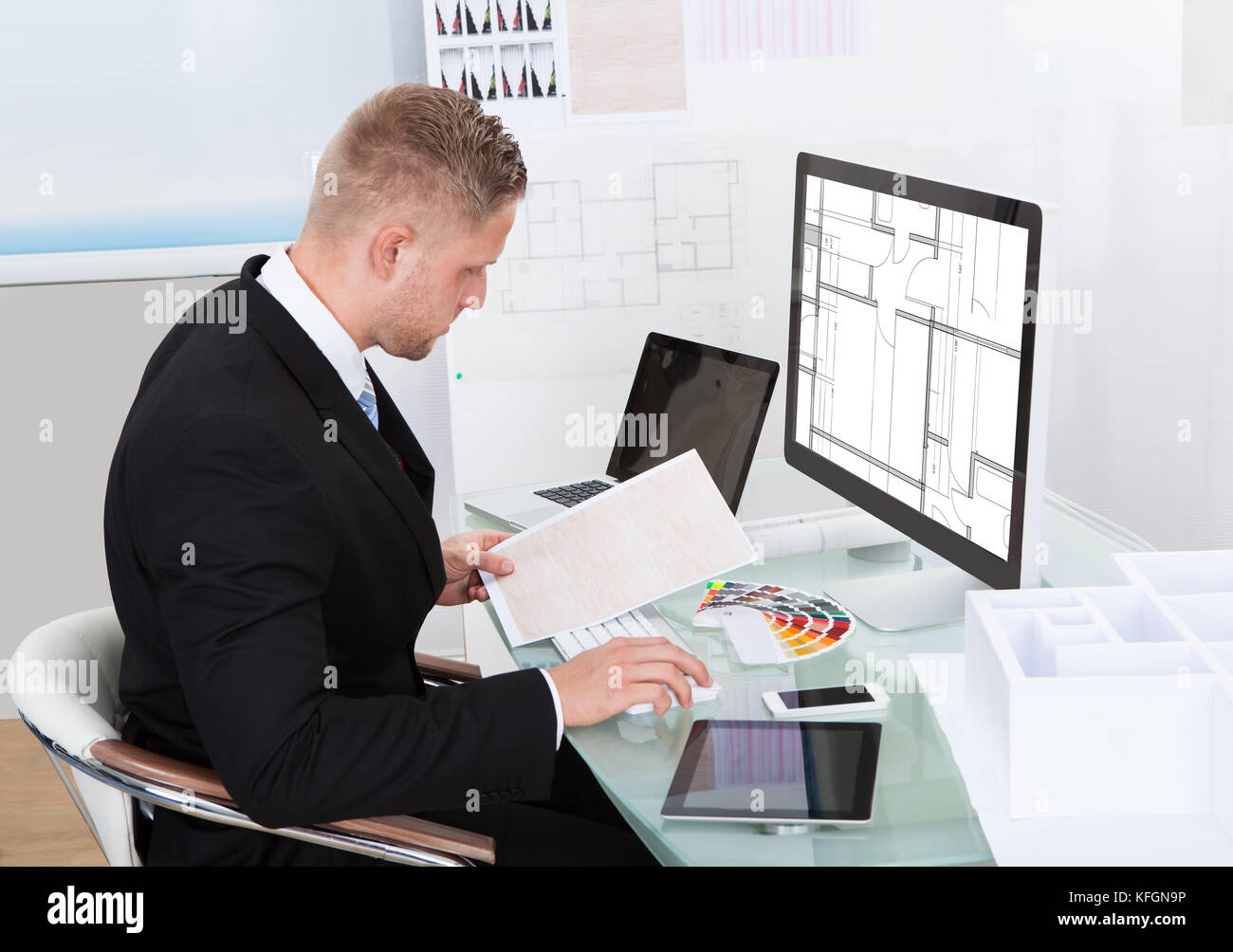 Spreadsheet computer calculation hi-res stock photography and images ...