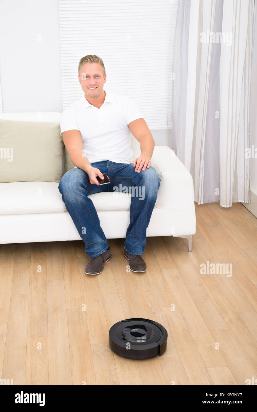 Autonomous vacuum cleaner hi-res stock photography and images - Alamy