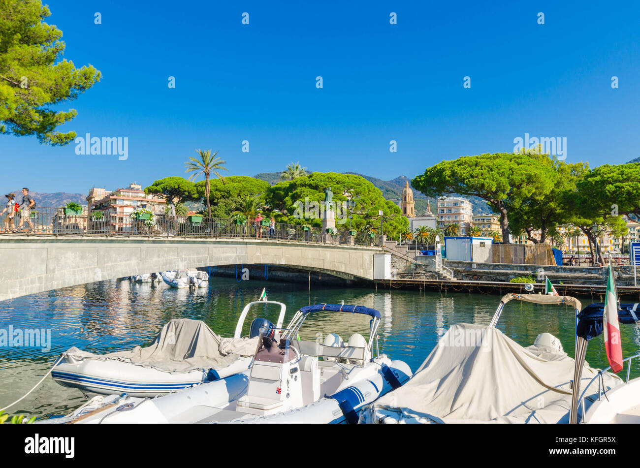Footbridge connecting Via Dante Alighieri with Piazza 4 Novembre ...