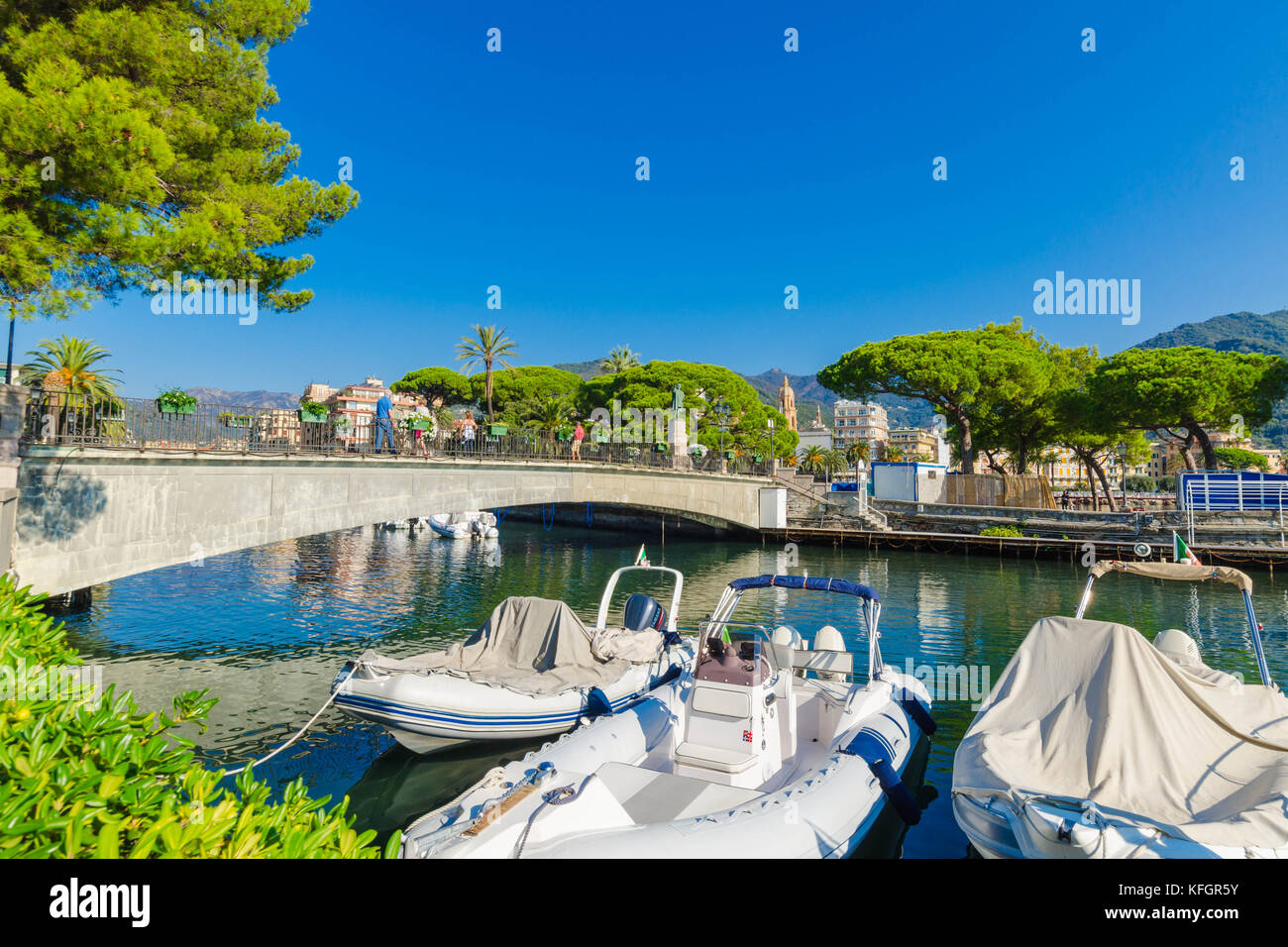 Footbridge connecting Via Dante Alighieri with Piazza 4 Novembre ...
