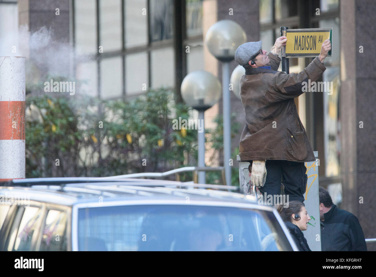 A Melrose Avenue street sign in Glasgow which was transformed into New ...