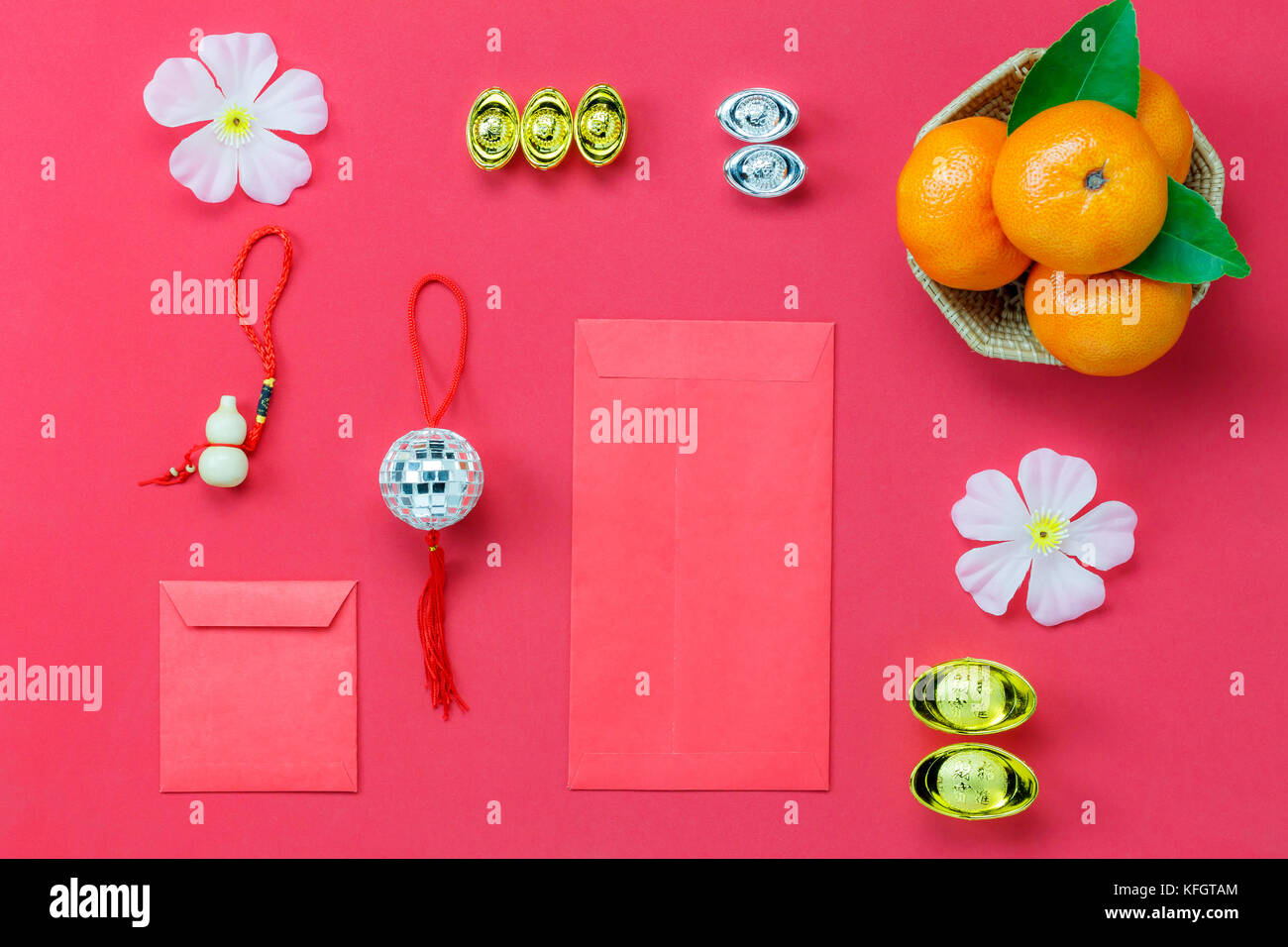 Traditional chinese flower arrangement hi-res stock photography and ...