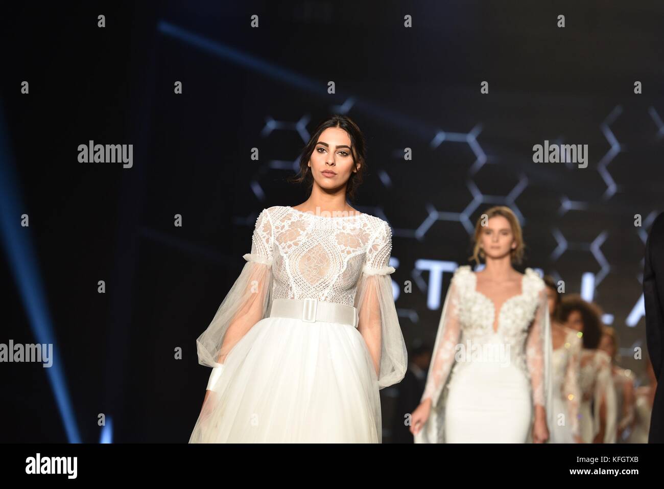 Napoli, Italy. 28th Oct, 2017. Models paraded on the catwalk on the ...