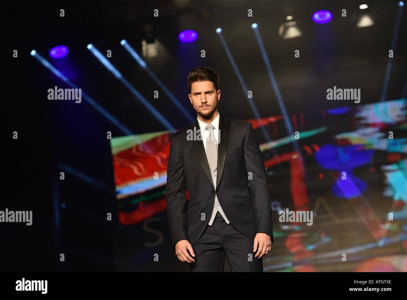 Napoli, Italy. 28th Oct, 2017. Models paraded on the catwalk on the ...