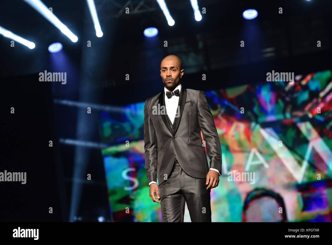 Napoli, Italy. 28th Oct, 2017. Models paraded on the catwalk on the ...
