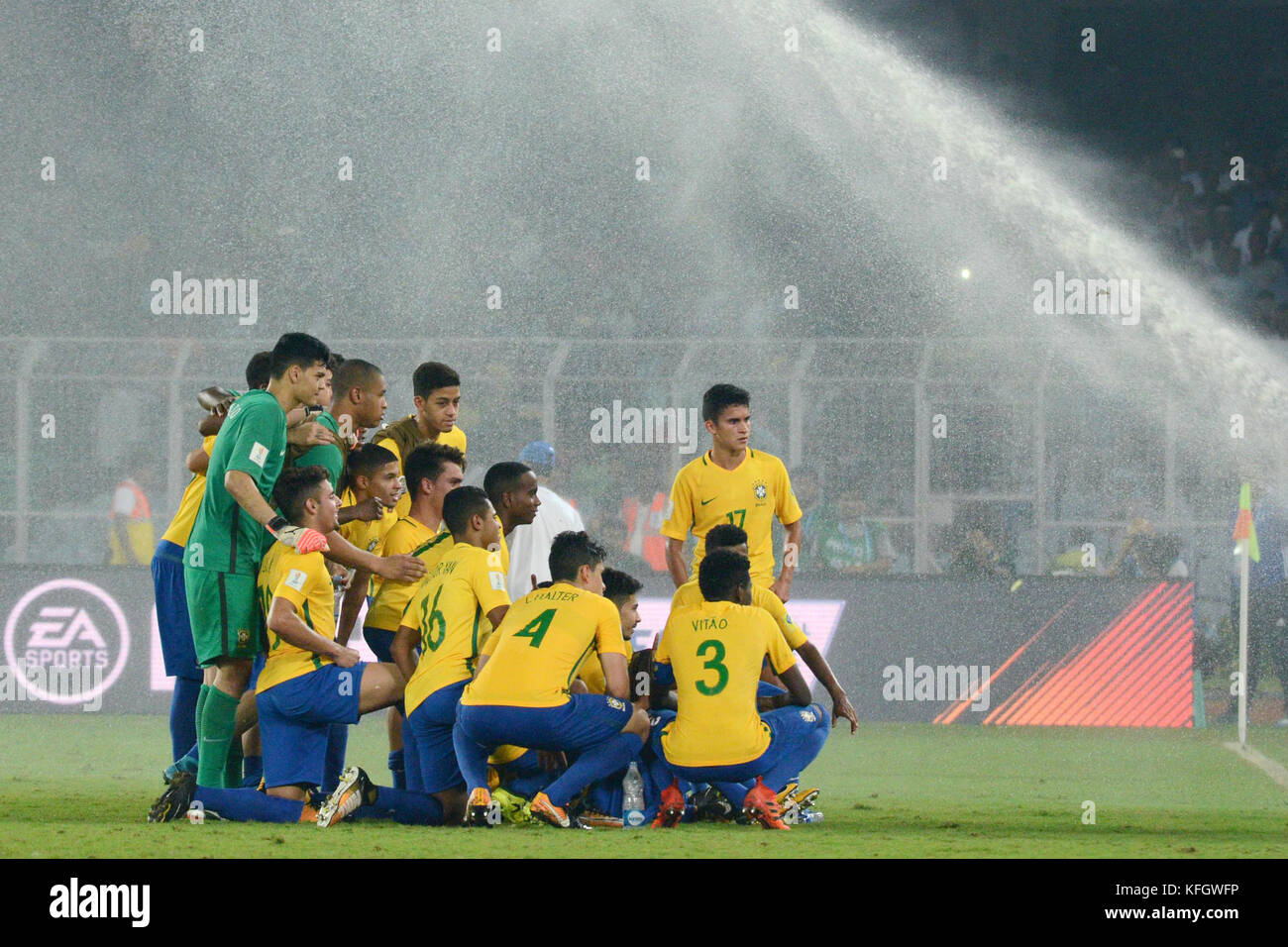 Kolkata, India. 28th Oct, 2017. Brazilian players celebrate their win ...