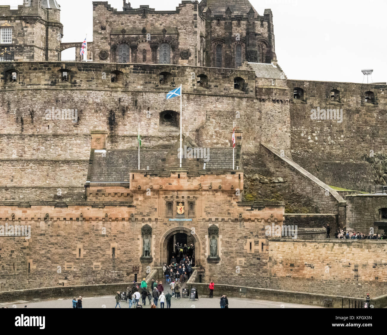 Scottish castle entrance hi-res stock photography and images - Alamy