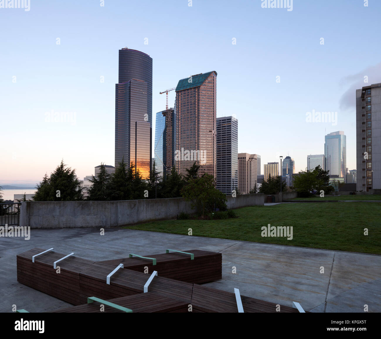 WA14066-00...WASHINGTON - Seattle skyline viewed from Harborview Park ...