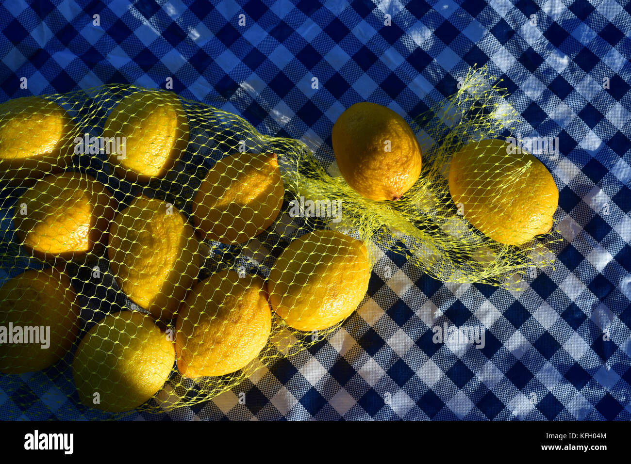 yellow net bag of yellow lemons Stock Photo - Alamy