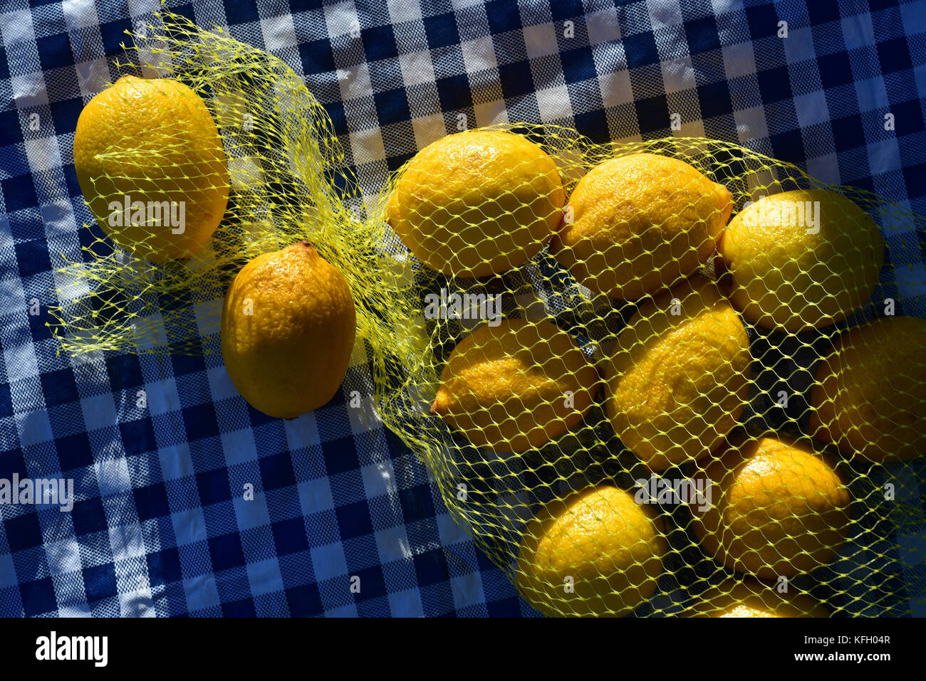 yellow net bag of yellow lemons Stock Photo - Alamy