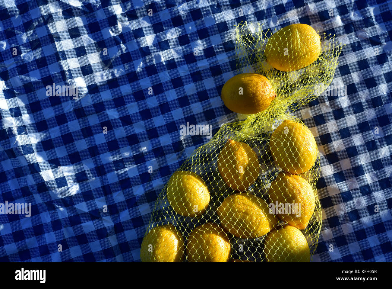 yellow net bag of yellow lemons Stock Photo - Alamy