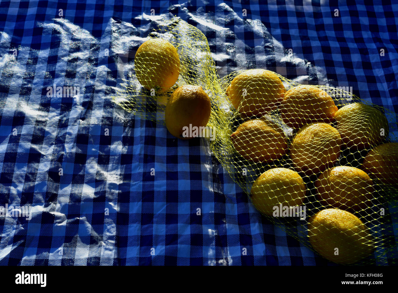 yellow net bag of yellow lemons Stock Photo - Alamy