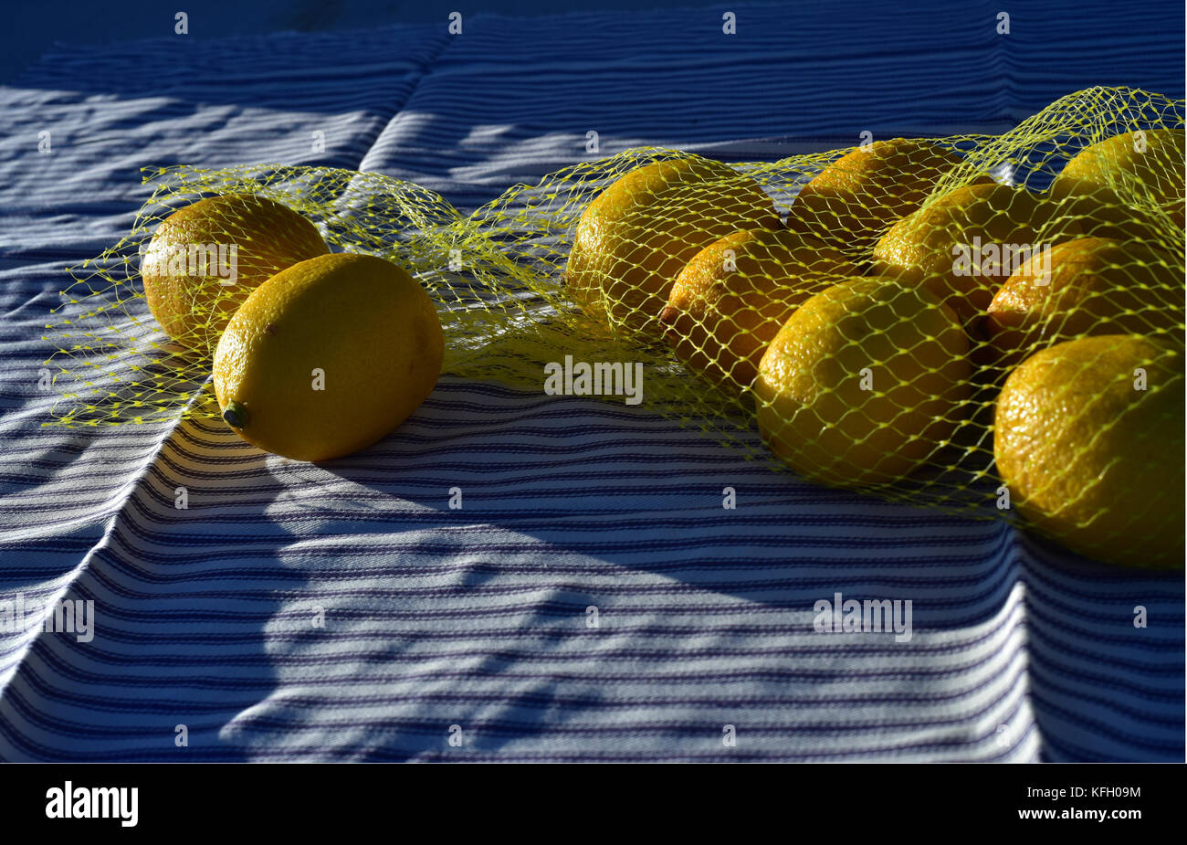 yellow net bag of yellow lemons Stock Photo - Alamy