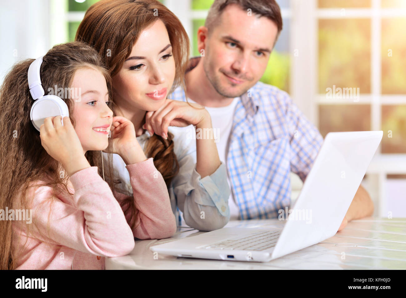 Happy family with laptop Stock Photo - Alamy