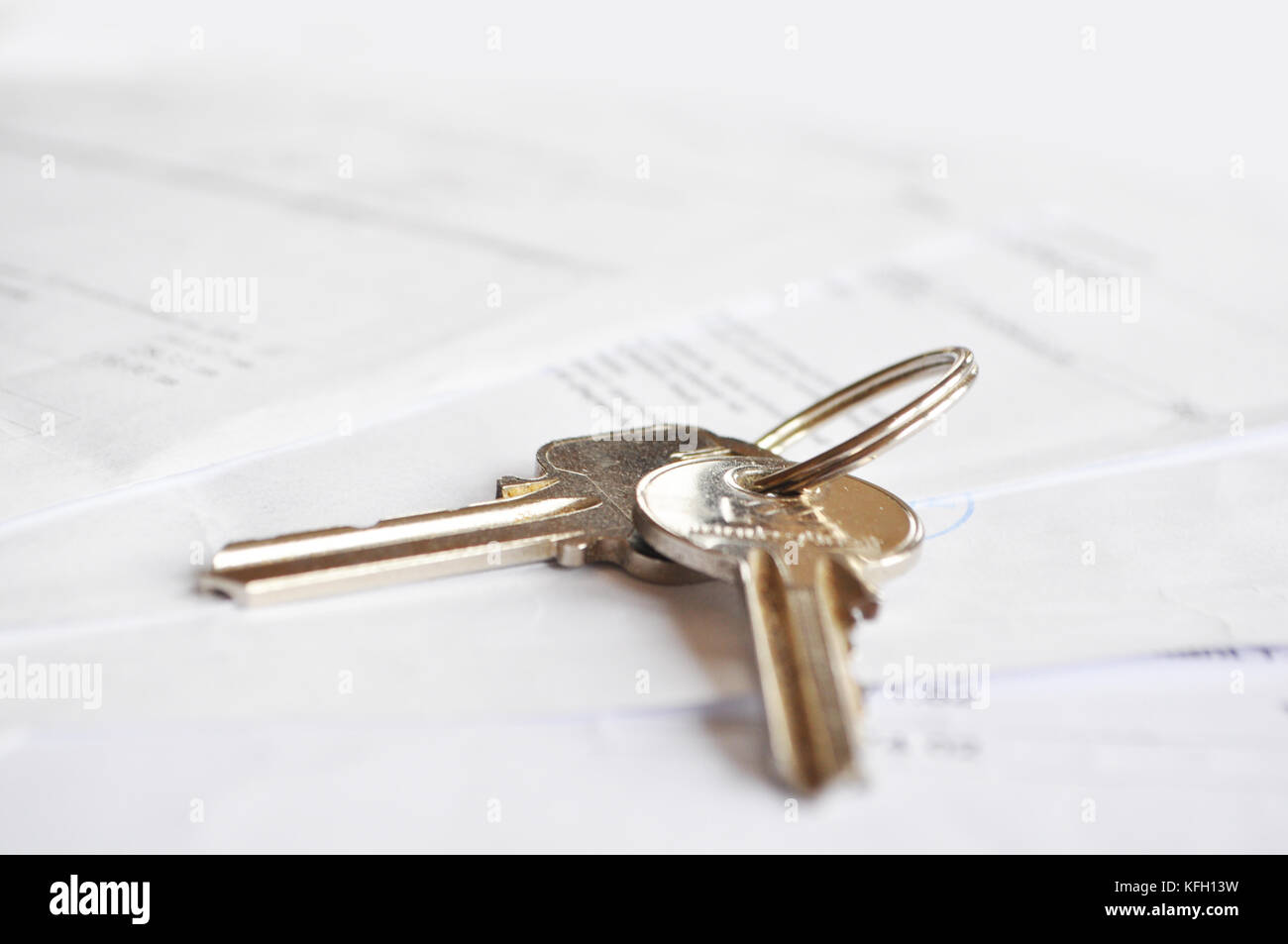 Rental agreement. Keys over documents. Property concept Stock Photo - Alamy
